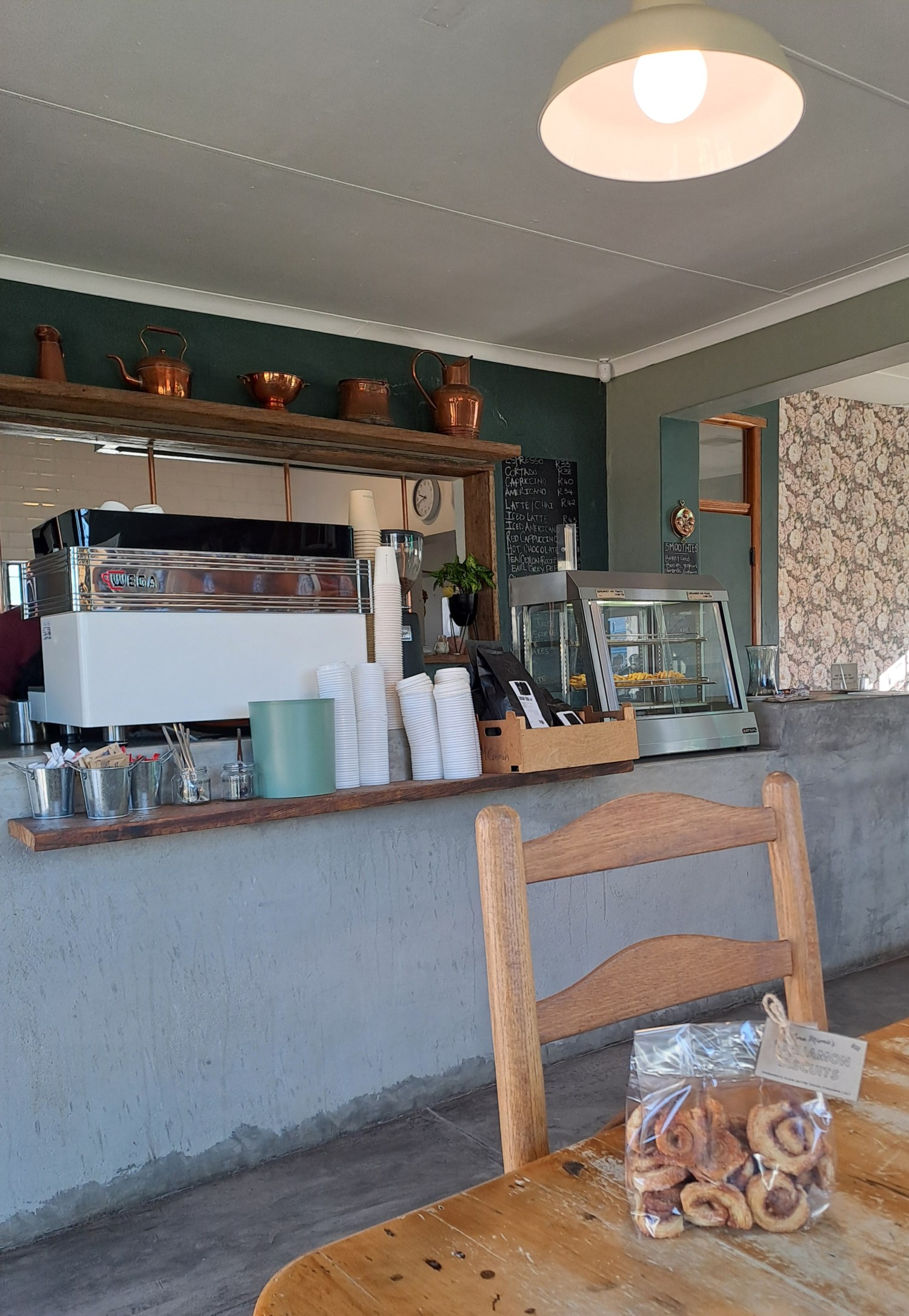 Padstalle en lekker stopplekke langs die langpad. | Reiskaskenades