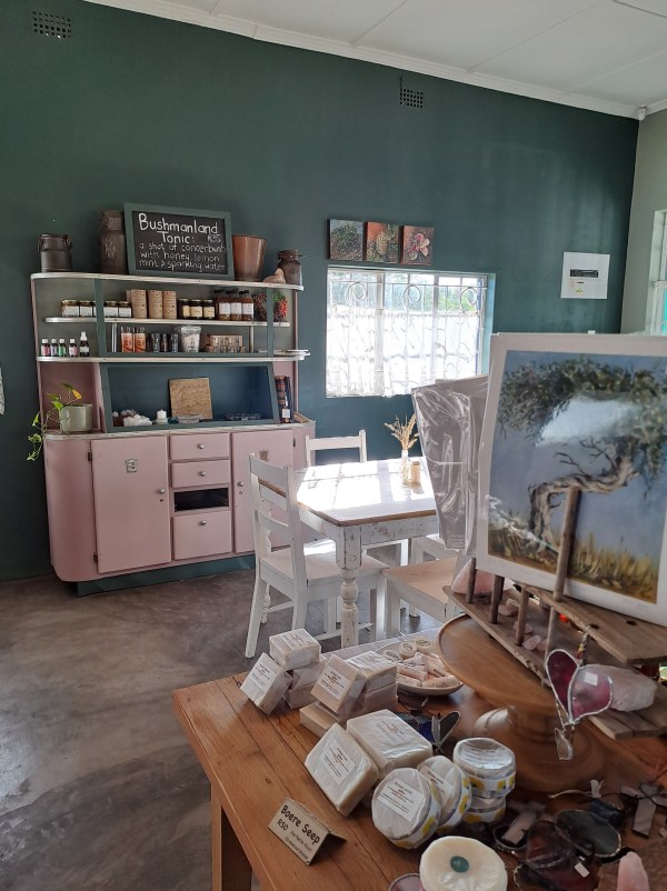 Padstalle en lekker stopplekke langs die langpad. | Reiskaskenades